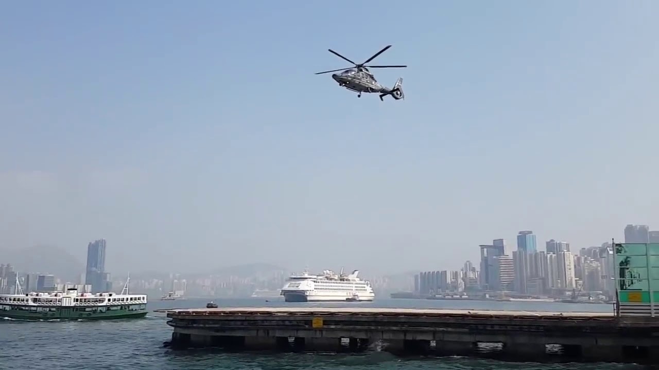 Helicopter flying without rotor moving - YouTube