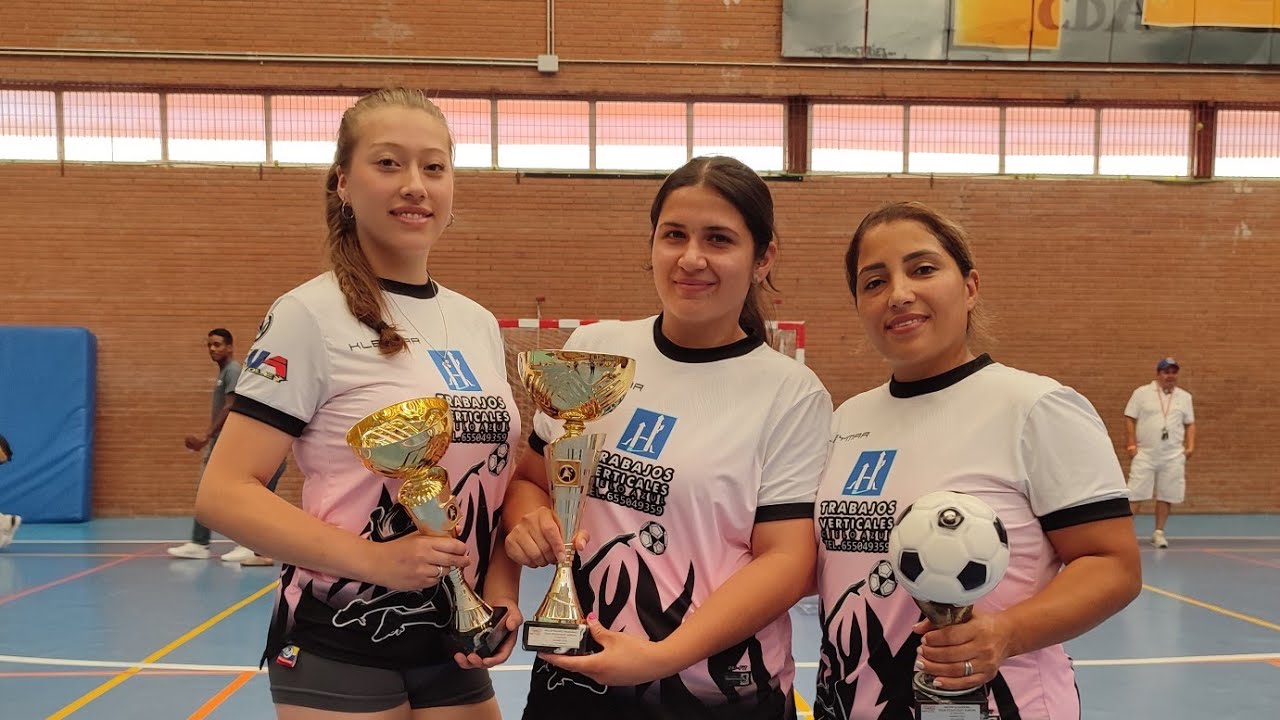 Mónica 🆚 Irma de Madrid 🆚 Italia 💃Ecuavoley Femenino - YouTube