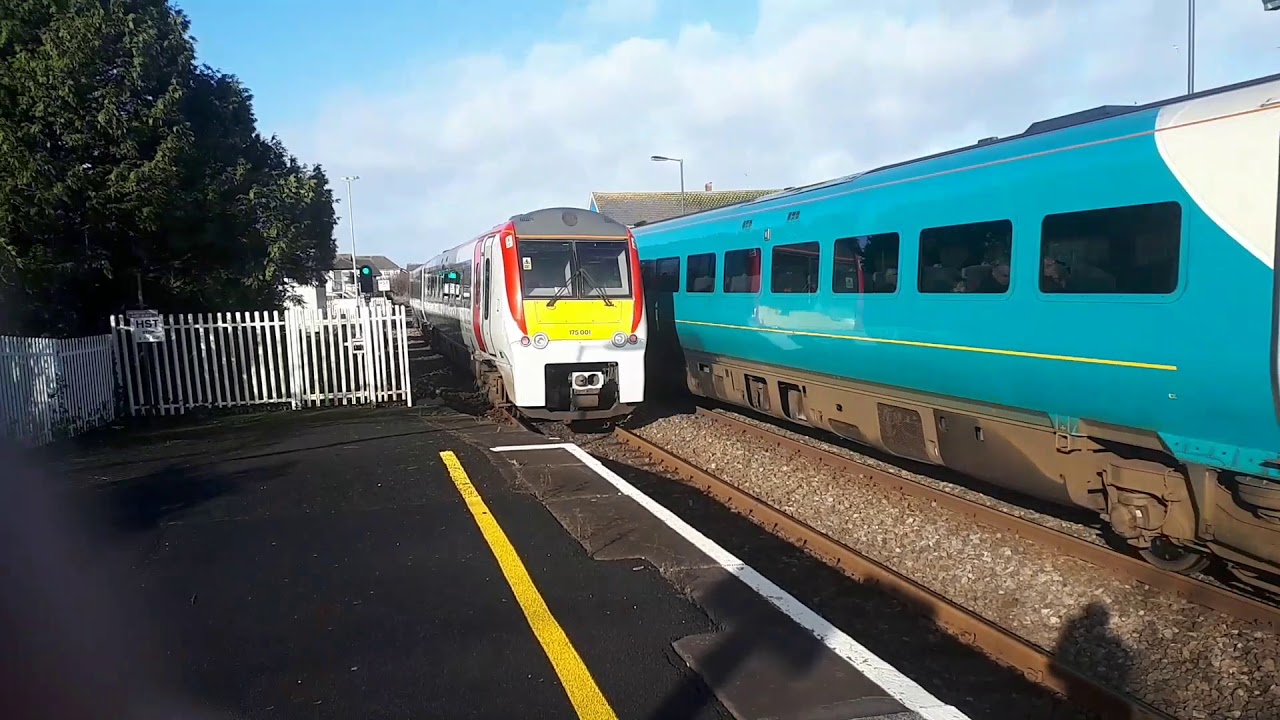 Trains and tones at Llanelli station on the 08.02.20 - YouTube