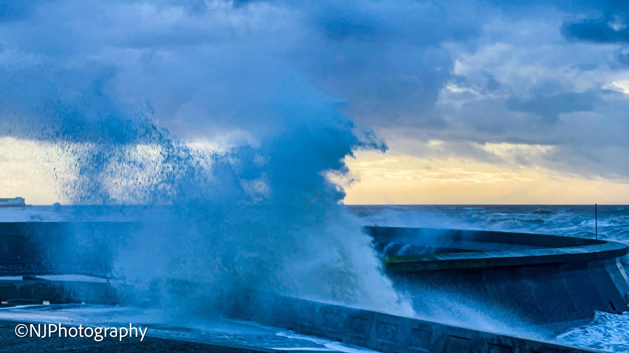 A very windy high tide big wave action - YouTube