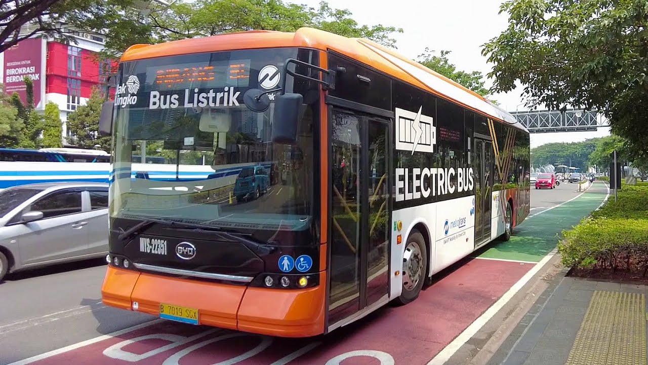 Metrotrans route 1N from Bundaran Senayan to Tanah Abang Station ...