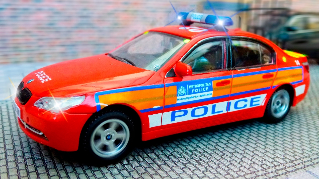 Ambulance Car Rescue in the city w Police Car & Race Cars 2D Animation ...