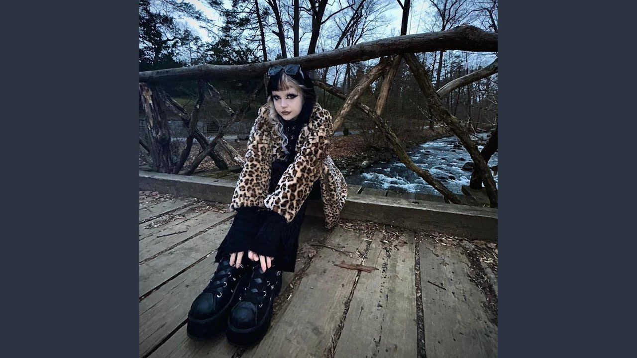 Hellie (Acoustic) - YouTube