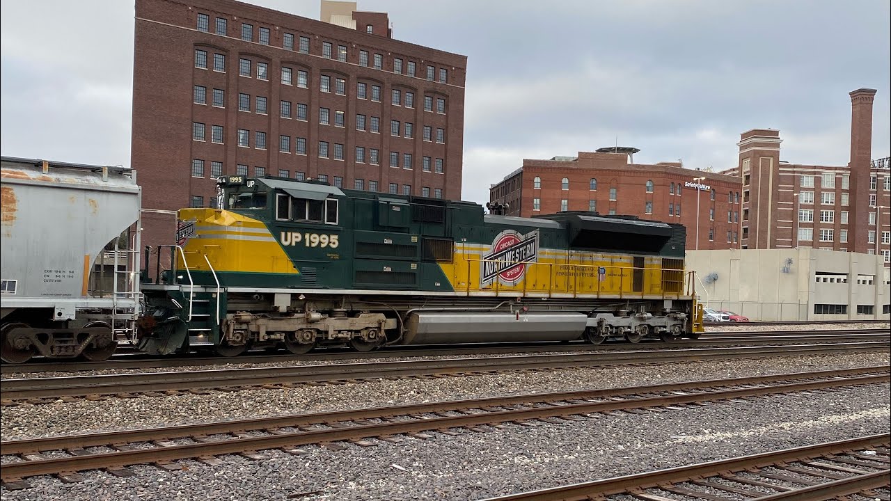 UP #6205 Leads WB 2x1x1 Mixed Freight with UP #1995 on DPU. Kansas City, MO 11/12/22 - YouTube
