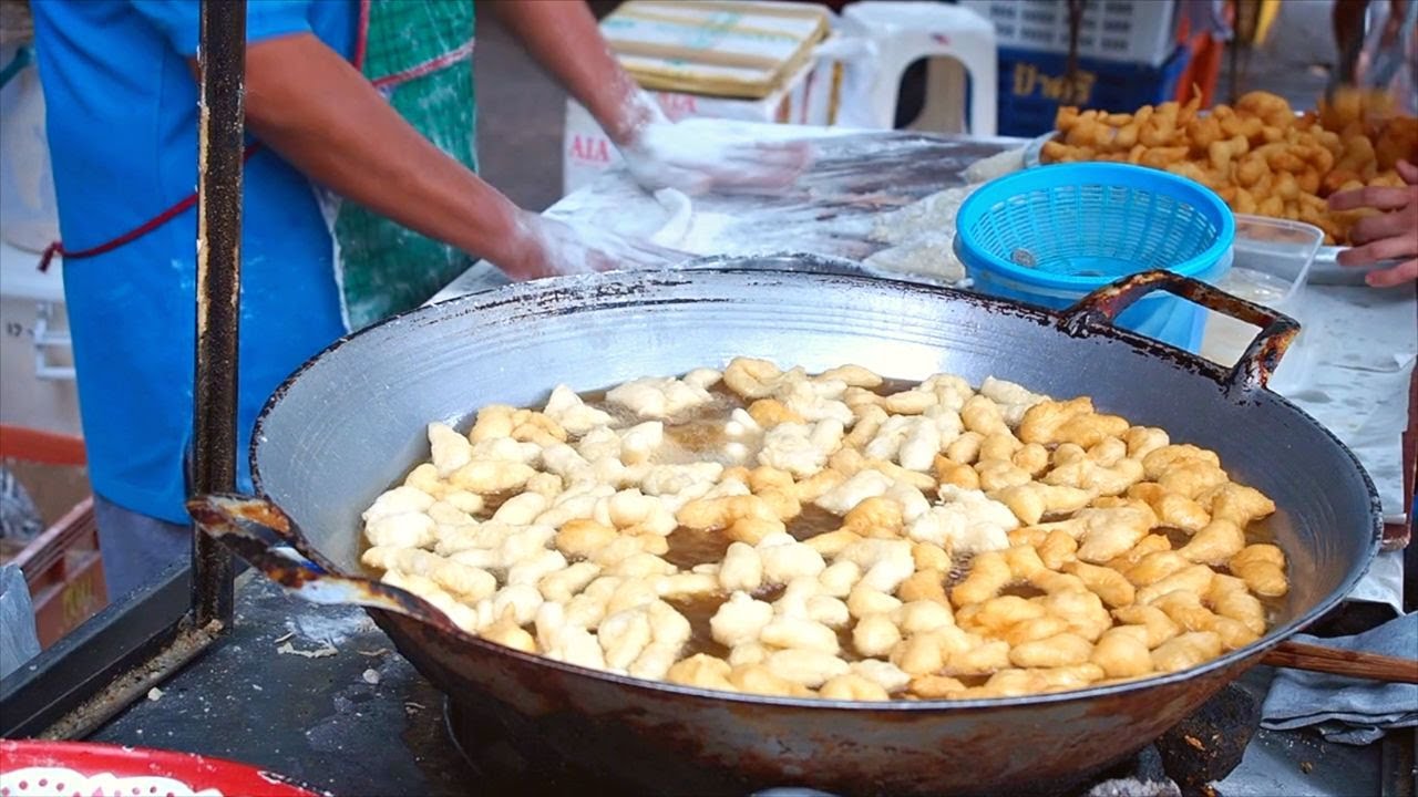 Thai Donuts (Pa Thong Ko) ปาท่องโก๋ | Thai Breakfast Street Food - YouTube