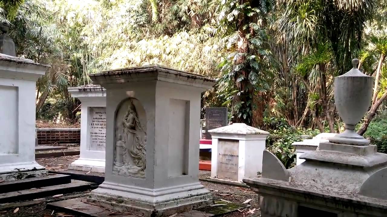 Kuburan Belanda - YouTube