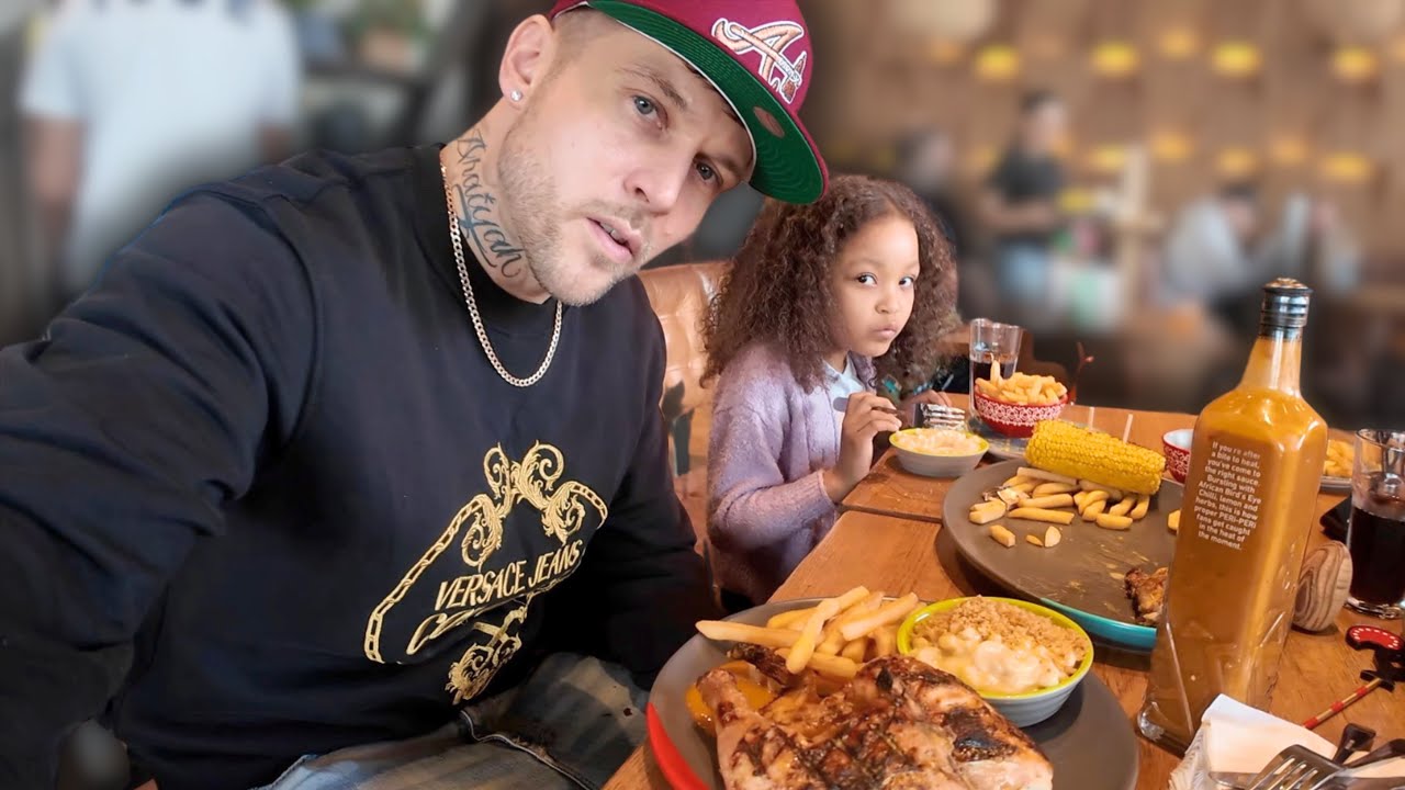 THE BEST CHICKEN 🐓 IN THE U.K? || FAMILY DATE - YouTube