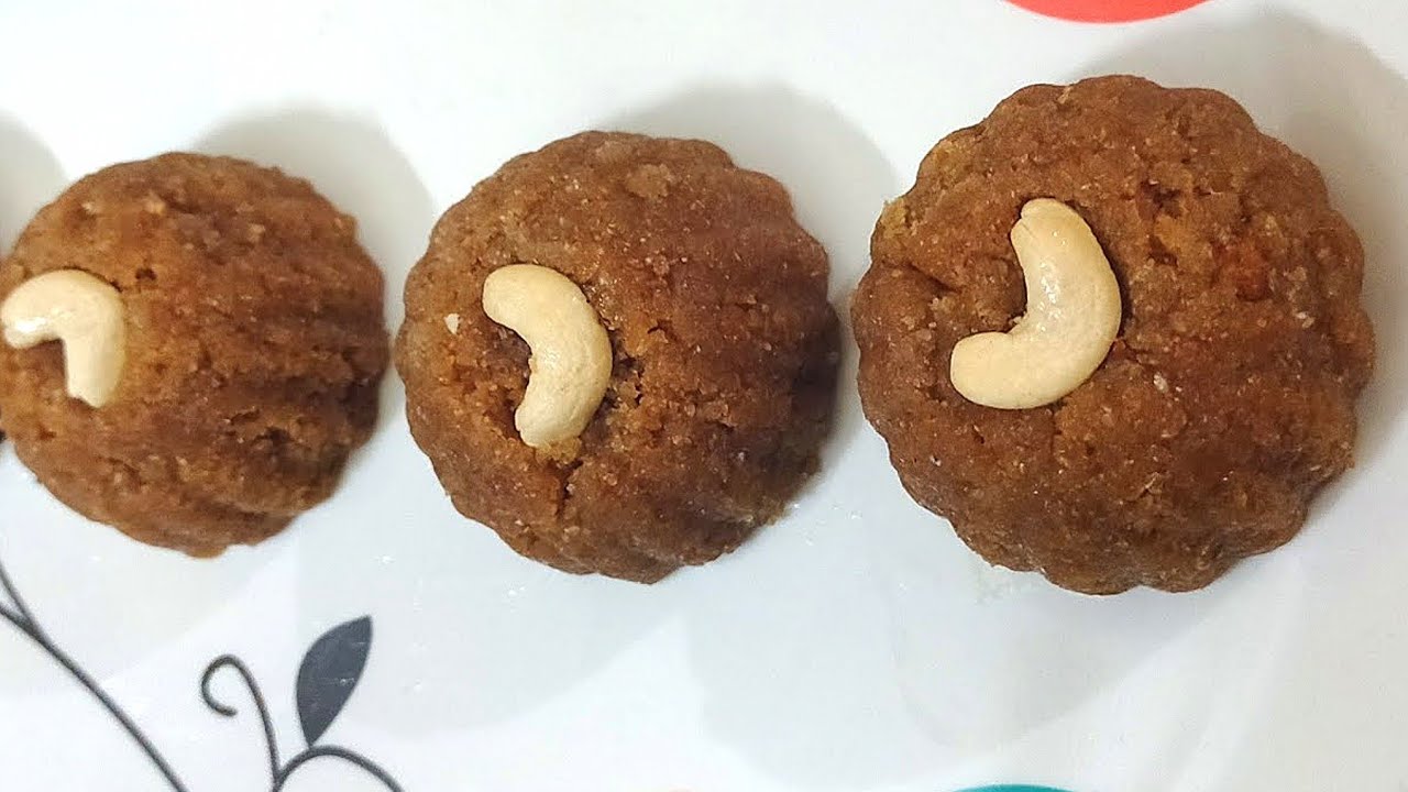 गेहू के आटे और गुड़ से बनाये स्वादिष्ट लड्डू/Atta Ladoo/Gehu ke Aate ke ...