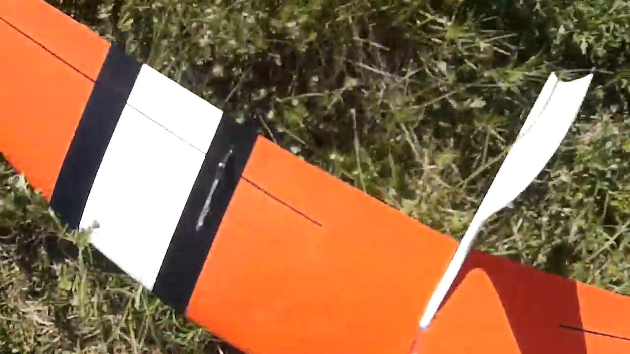 Spliff flying wing (Peter Wick) sloping Stetten - YouTube