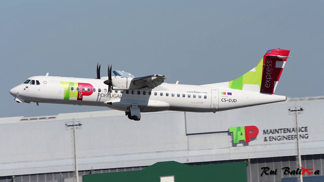 Crosswind landing ATR TAP Express - YouTube