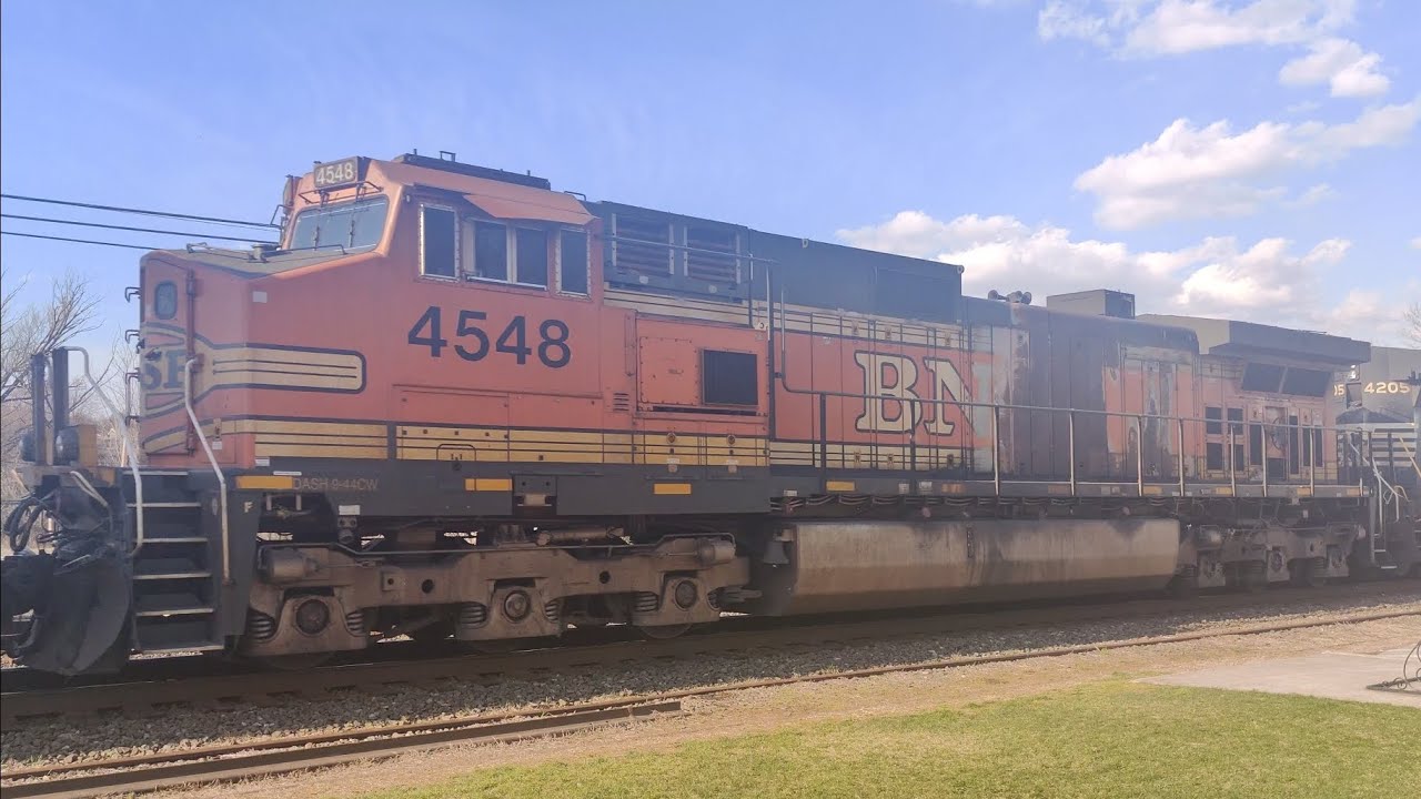 Trains In Macungie, PA w/ BNSF 4548 - 4/4 & 4/5/23 - YouTube