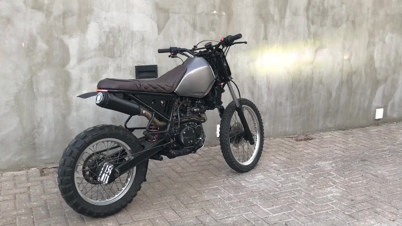 Modificando una Kawasaki KLR250 - YouTube
