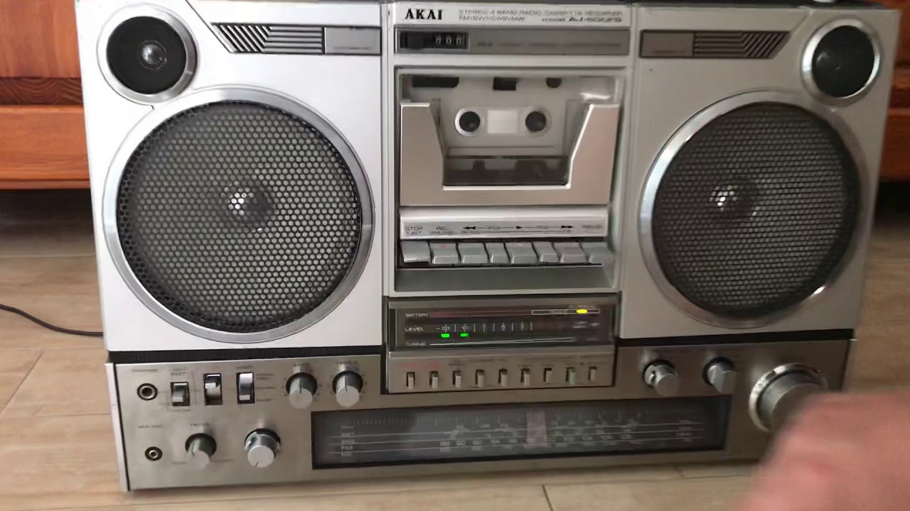 Akai AJ-500FS boombox ghetto blaster - YouTube