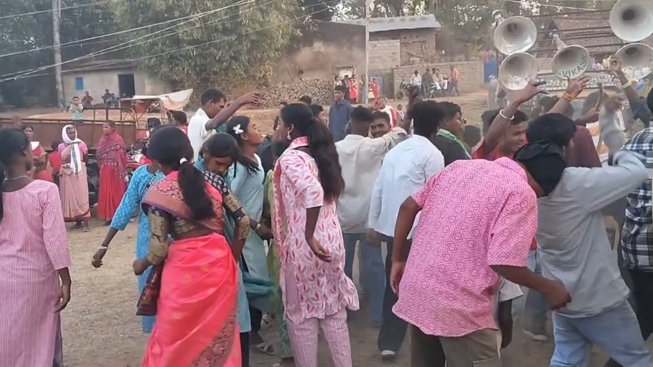 Sadi dance part 4 sadi dance chain dance live - YouTube