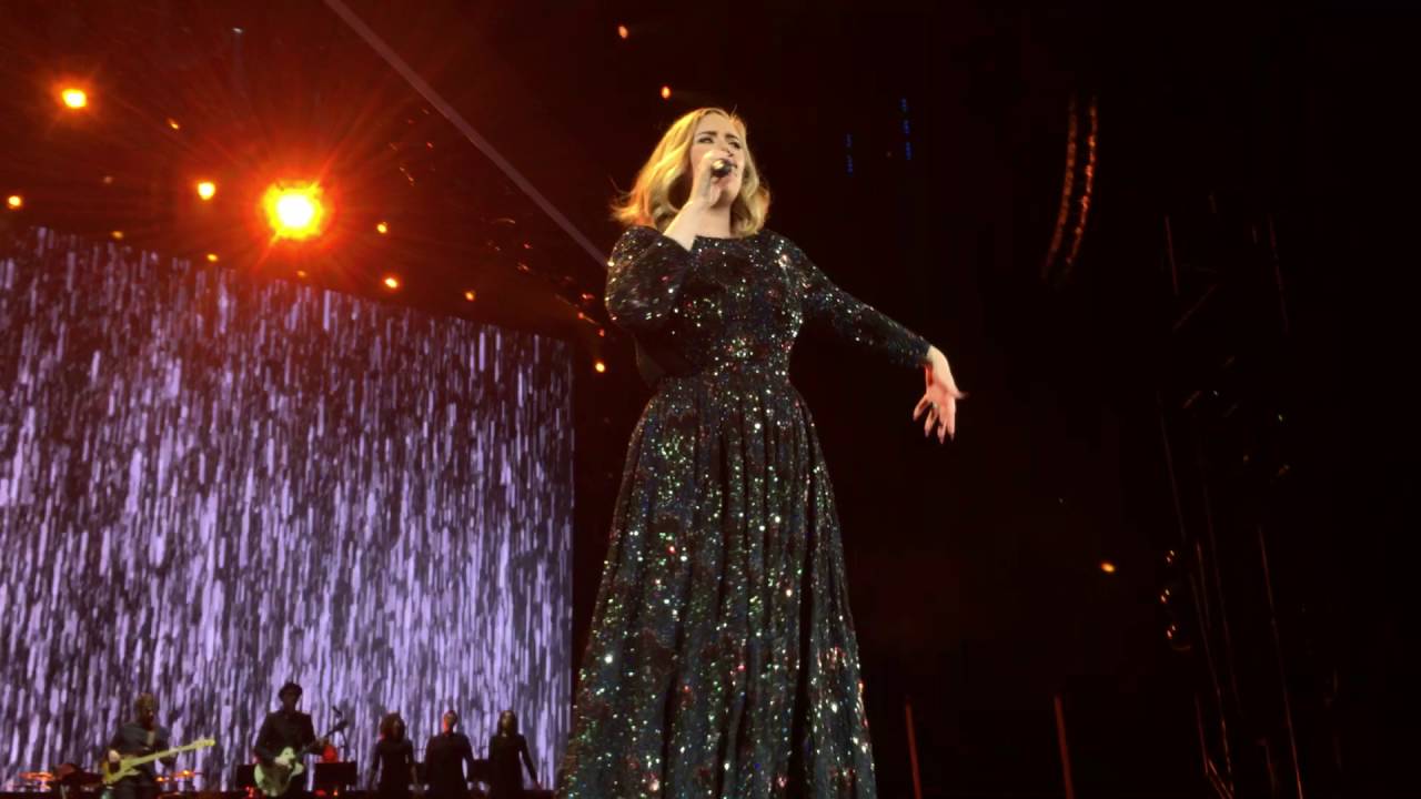 Set Fire to The Rain - Adele live in Italy @ Arena di Verona - YouTube