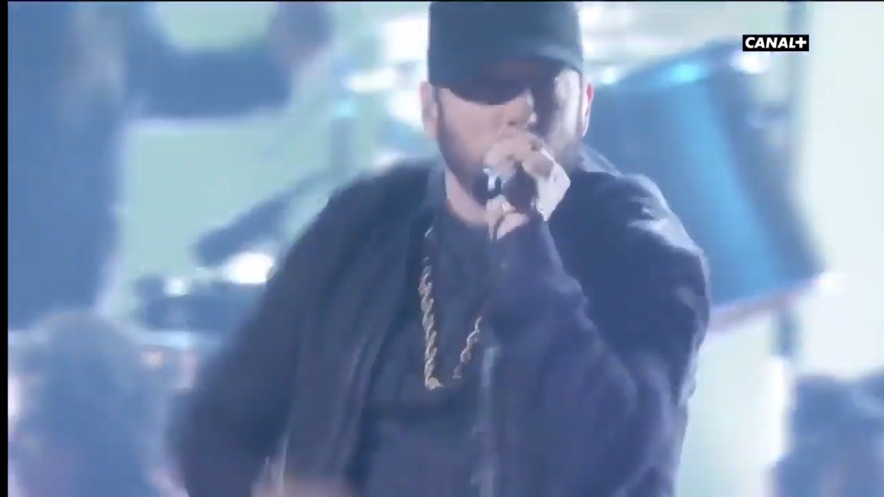 **PERFORMANCE OF A LIFETIME**Eminems surprise performance blows the ...