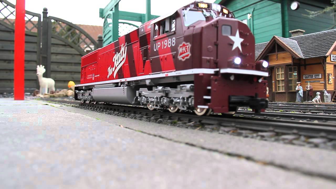 USA Trains SD70 Mac UP Heritage/Katy - YouTube