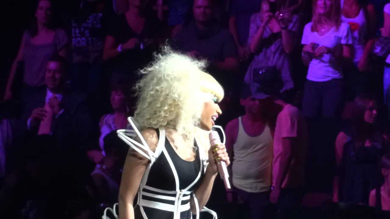 Nicki Minaj Check it Out please Live Montreal 2011 HD 1080P - YouTube