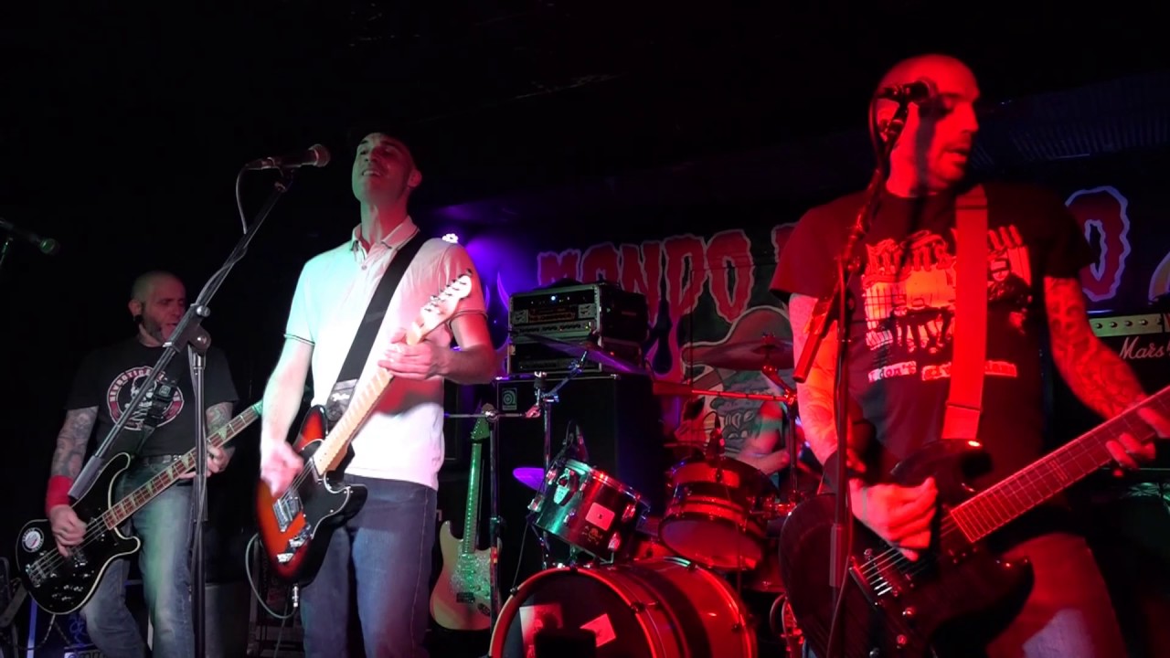 BARREL KICK - Live au Mondo Bizarro - YouTube