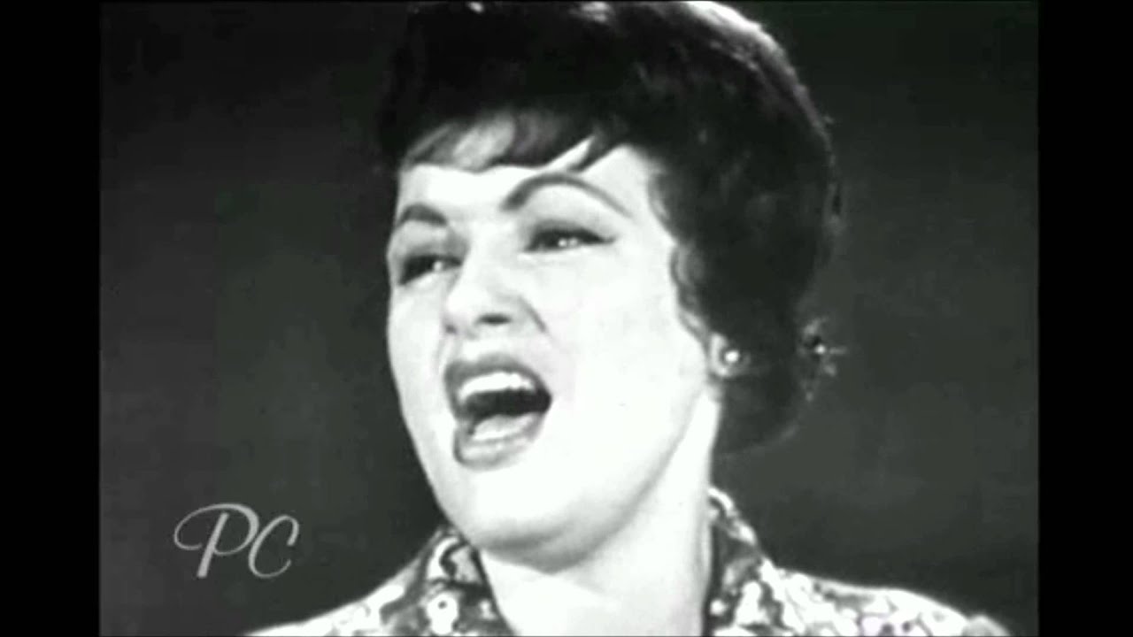 Patsy Cline - I Fall to Pieces - YouTube