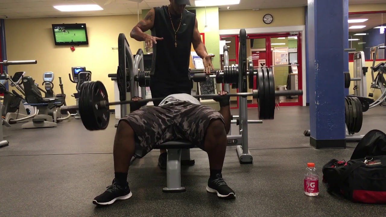 Dennis Burton repping 315 lbs - YouTube
