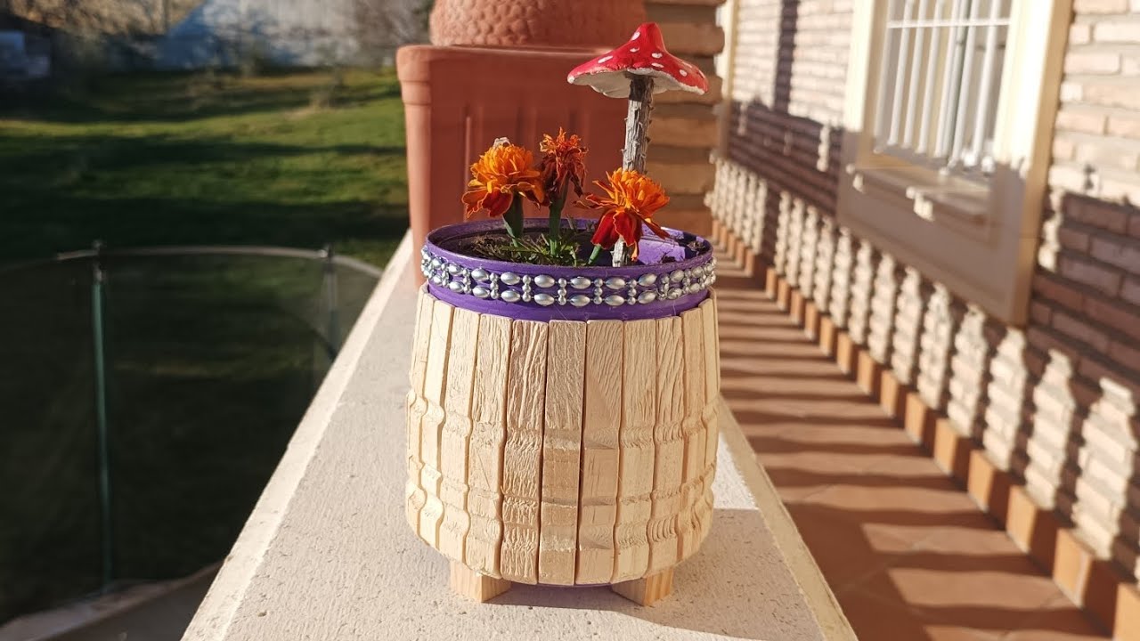 Cómo hacer un precioso TIESTO con una lata vieja. Manualidad con PINZAS ...