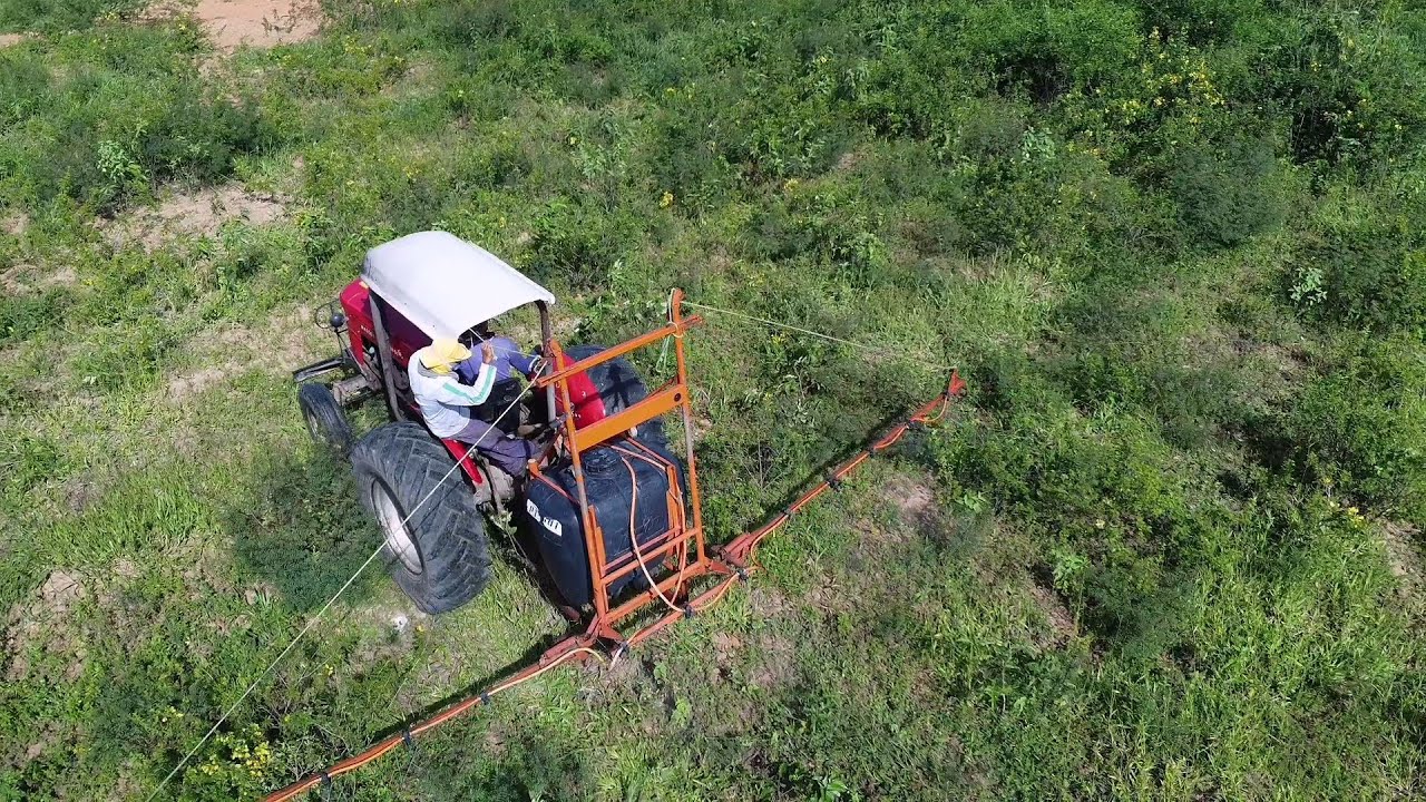 Drone fraga dois tratores ,o MF 65x trabalhando 1 km de distância do ...