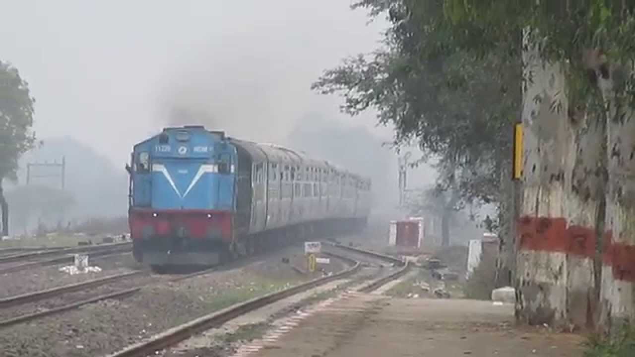 Indian Railways Smart Looking JHS WDM3D With Mahakoshal Express Tears ...