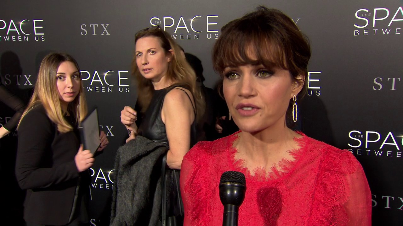 The Space Between Us Premiere|| Cast & Crew Soundbites || SocialNews ...