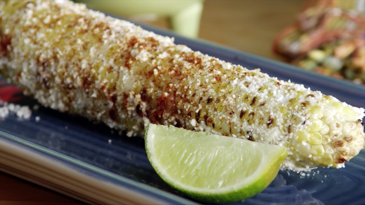 Elotes con mayonesa y queso - YouTube