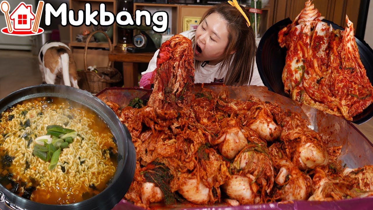 텃밭에서 재배한 김장재료들로 김장김치 담궈서 너구리 라면과 먹방 😋 Mukbang Making Kimchi!! - YouTube