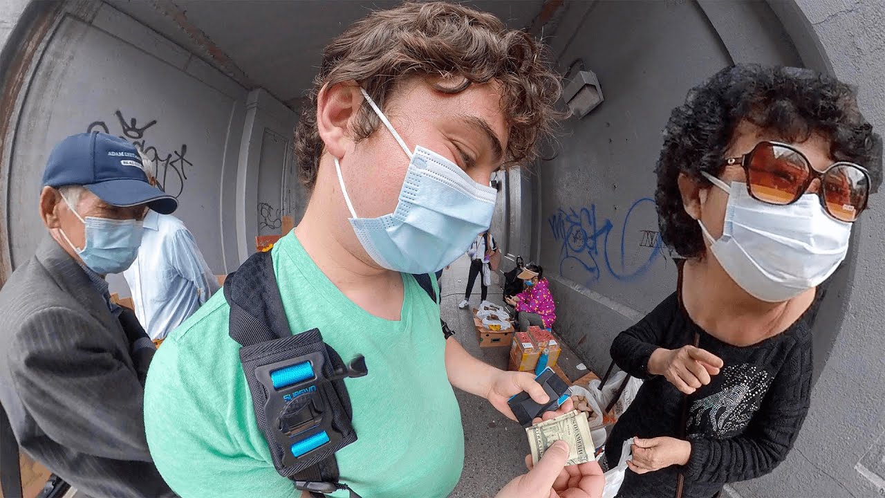 Foreigner Shocks & Awes Locals with Perfect Chinese - YouTube