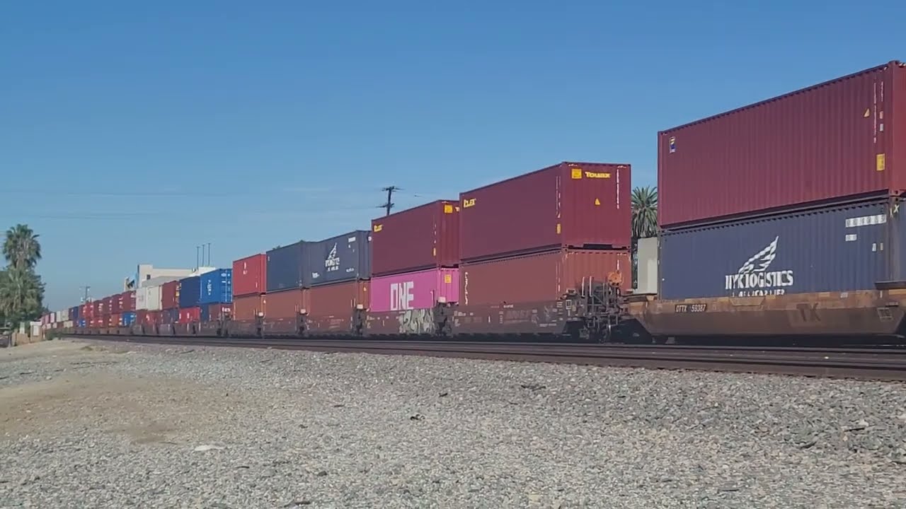 Eastbound BNSF intermodal train at Fullerton, CA on 09/25/2022 - YouTube
