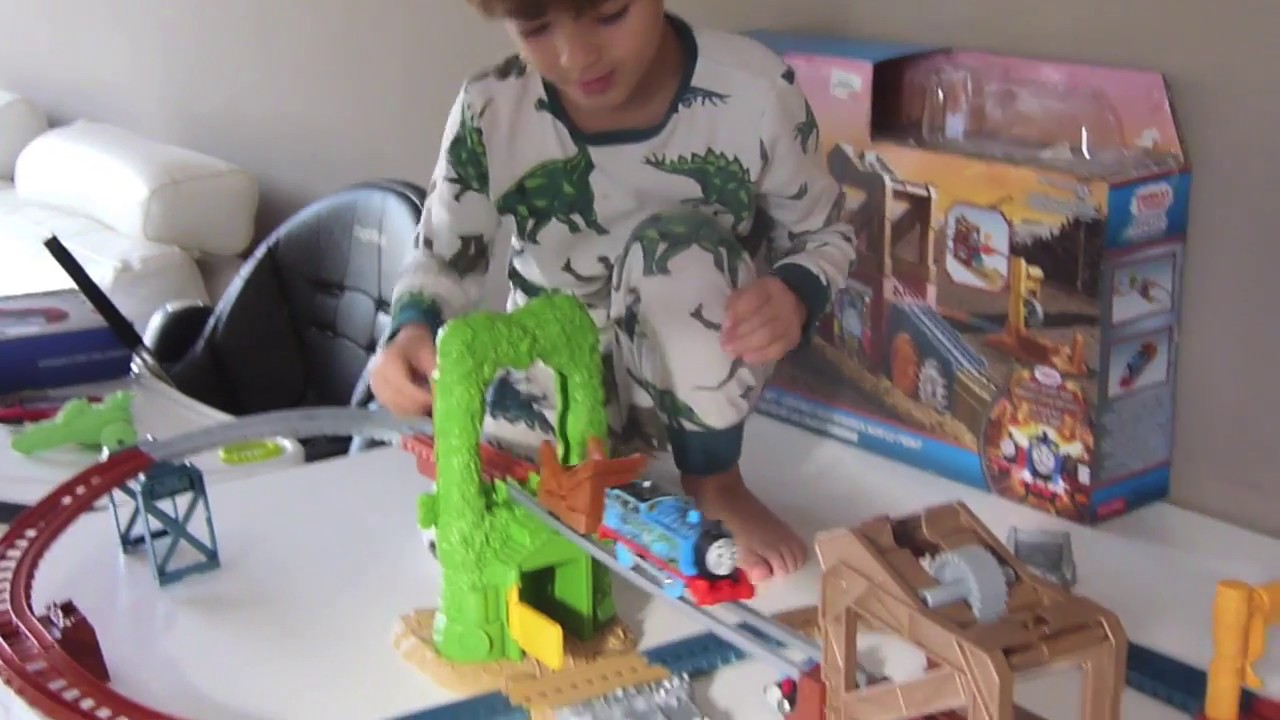 Eric jugando con Thomas. THOMAS & FRIENDS TRACK MASTER motorized ...