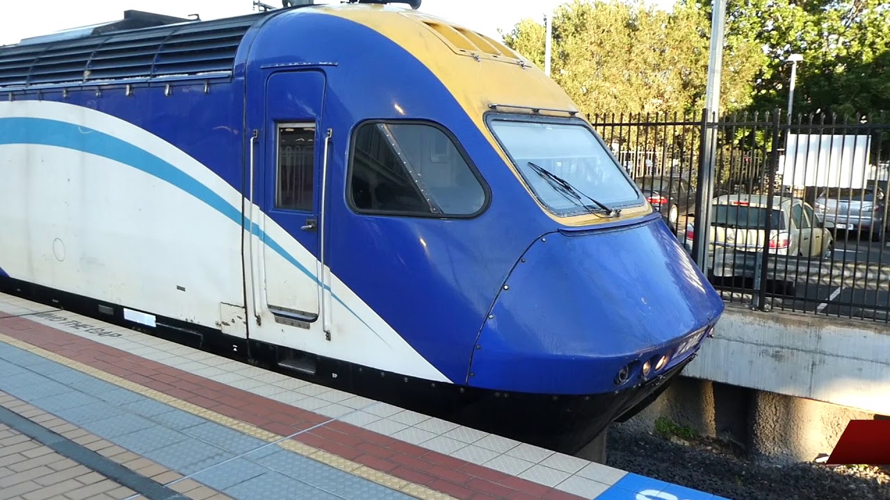 Australian Trains: XPT at Sydney's Hornsby Railway Station - YouTube