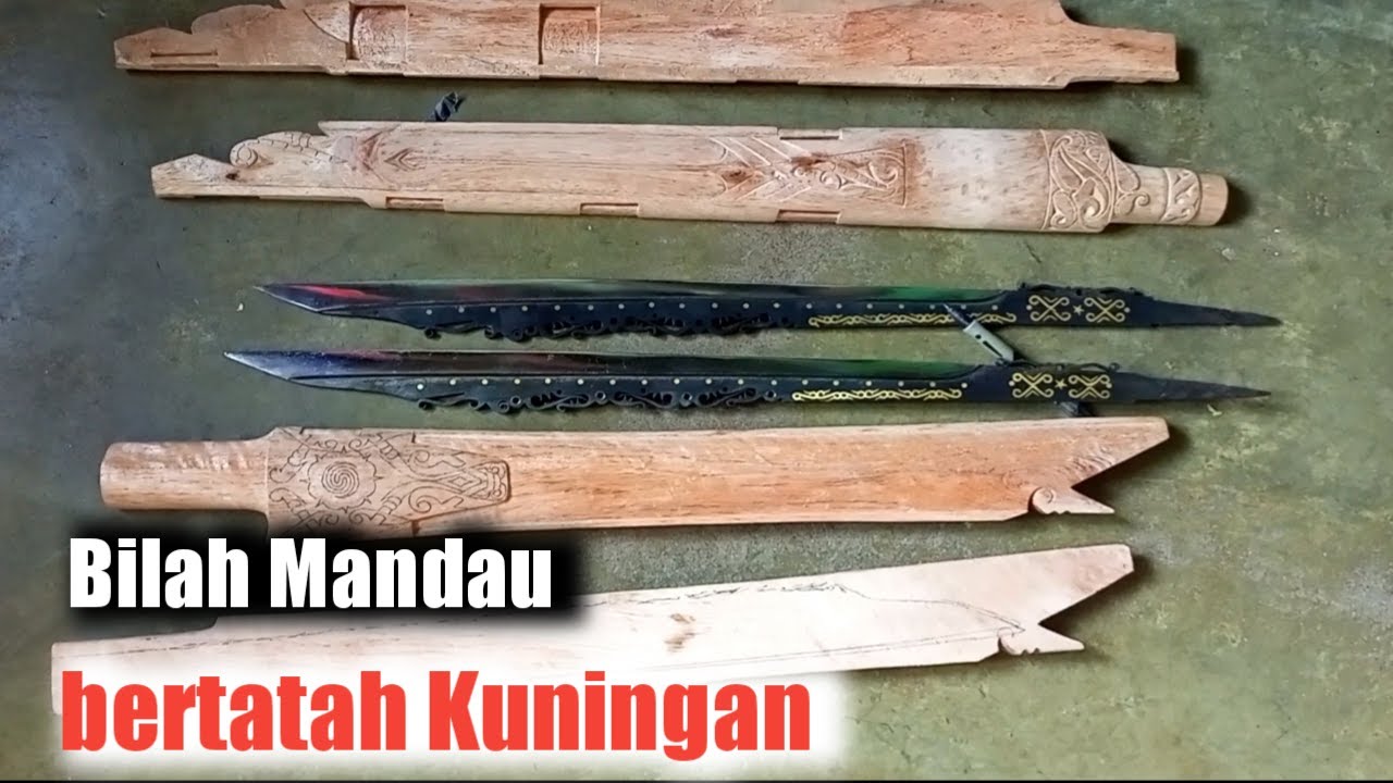 Bilah Mandau Kalimantan bertatah Kuningan_bilah Mandau bepanyar/berukir ...