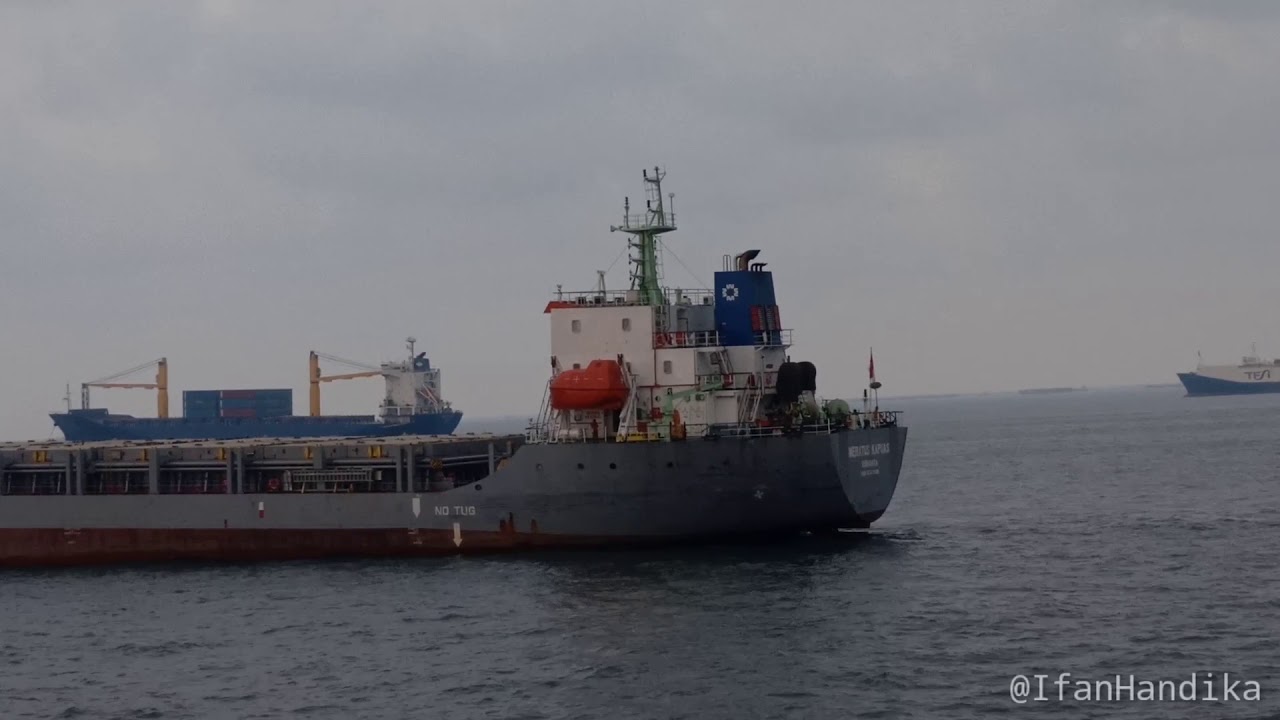 MV.MERATUS KAPUAS | Anchored | Teluk Jakarta - YouTube
