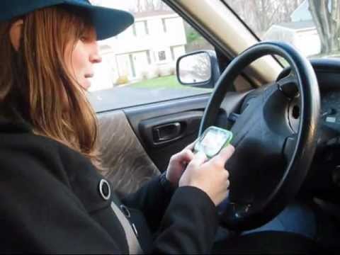 Textear y manejar - YouTube