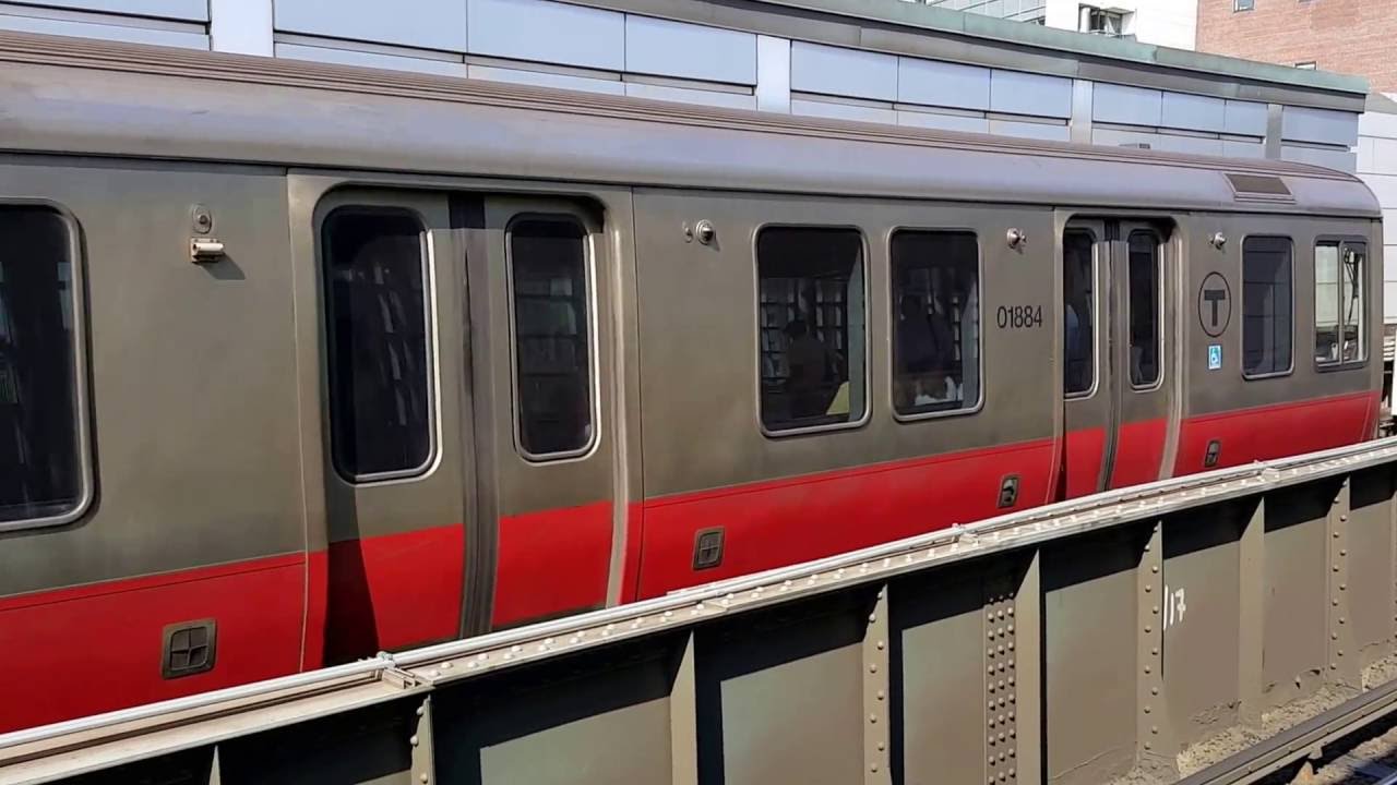 20160809 154938 MBTA Red Line 01800 northward train entering Charles St ...
