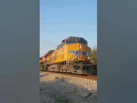 UP 6183 (Ex-SP) Liderando el mercantil Sanchez - Monterrey rumbo a empalme San Nicolás - YouTube