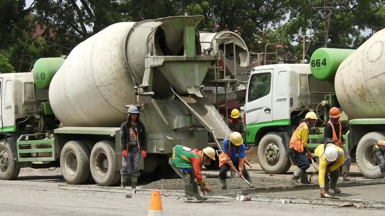 Truck Molen Cor | Proses Pengecoran Jalan TOL #2 - YouTube
