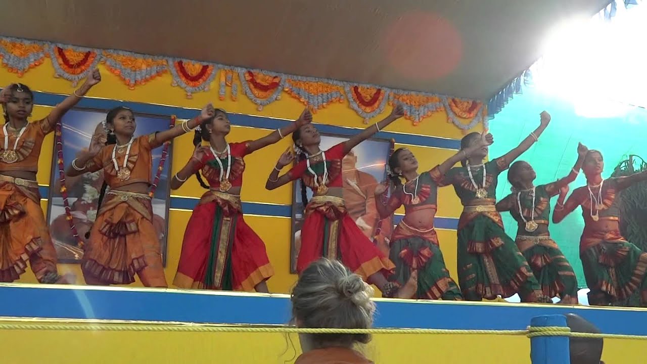 Traditional Indian Dance #1 at Rikhiapeeth Yoga Purnima Yajna 2013 ...