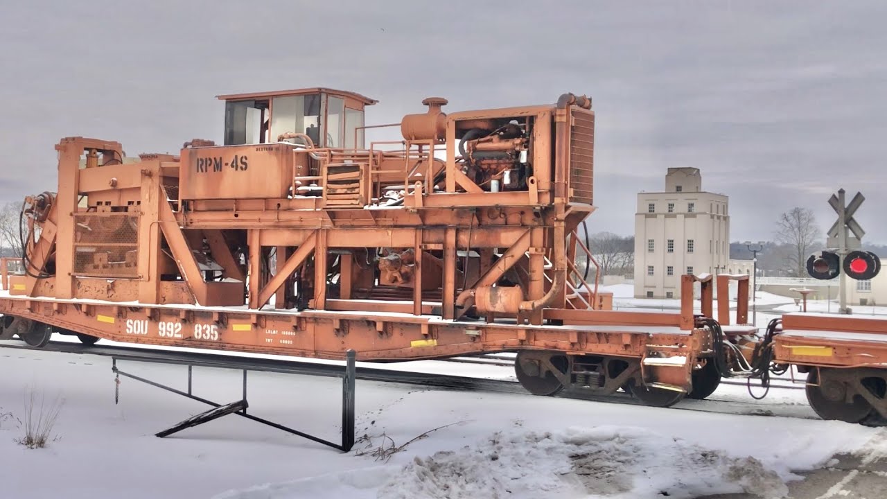 Huge Frozen Trains In Ohio! Welded Rail Train, BNSF & Canadian National ...