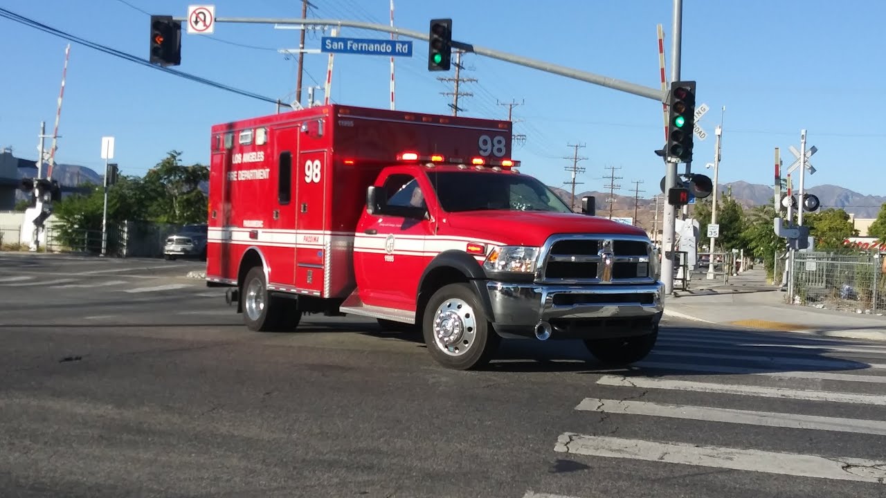 LAFD Rescue 98 Responding - YouTube