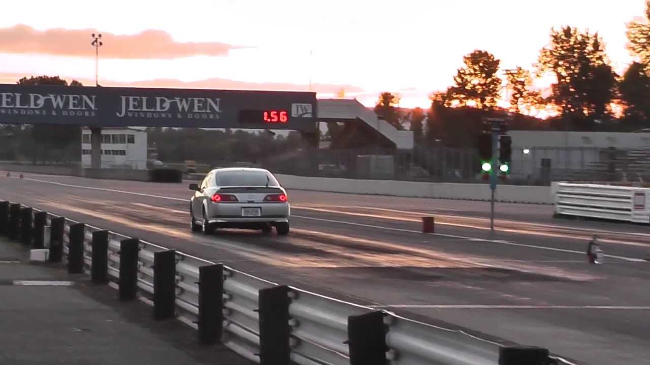 Acura RSX vs Mitsubishi Eclipse - YouTube