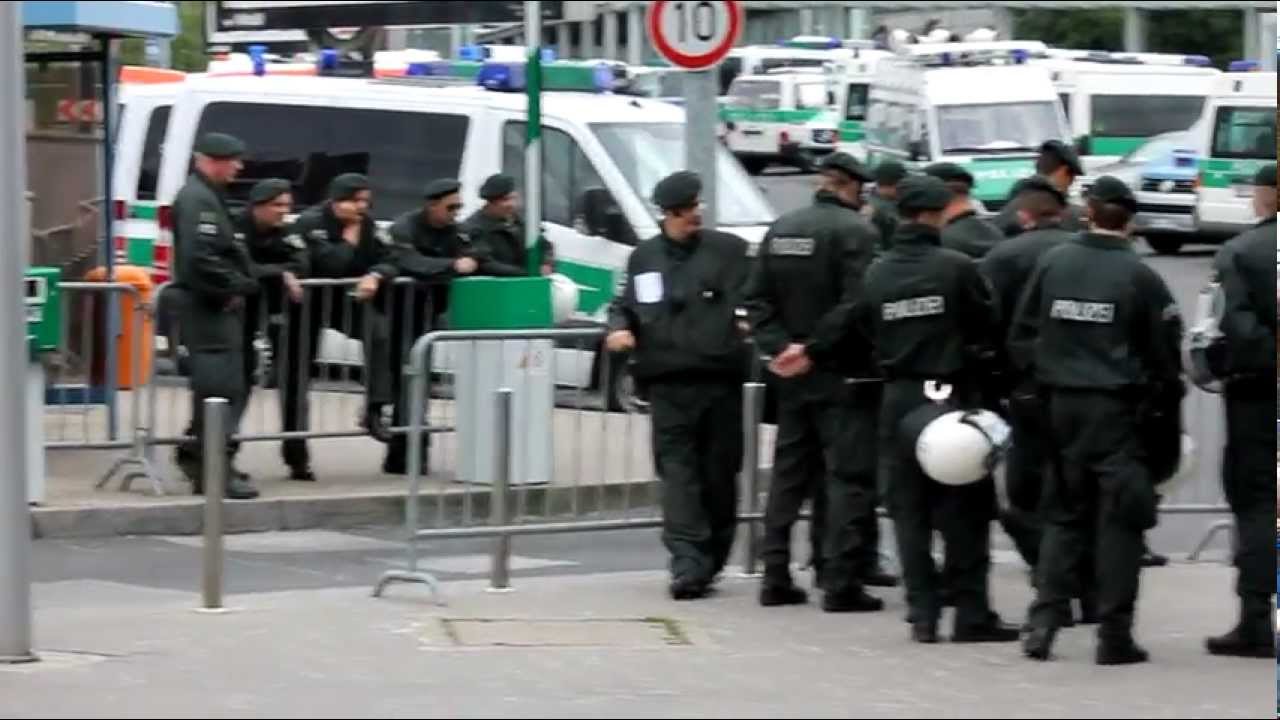 Bundespolizei bei Demo gegen Abschiebung am Airport Düsseldorf - YouTube