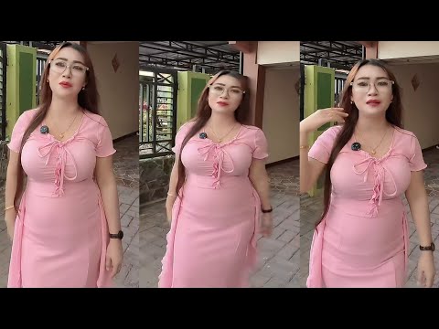 Bunda cantik depan bahenol live sore di depan rumah #vlonghijaber