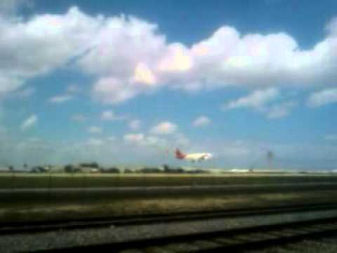 Miami International Airport - MIA - KMIA - Runway (Rwy) 9 - YouTube