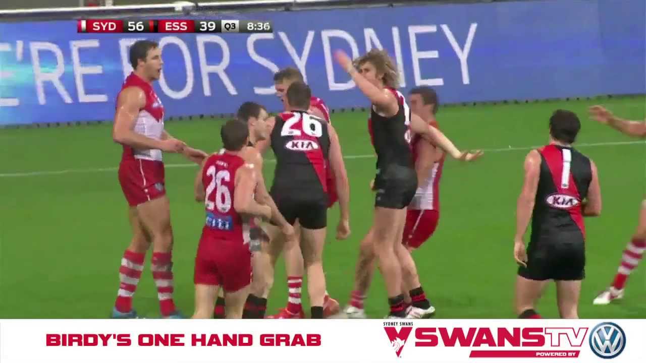 Craig Bird's unbelievable one handed mark in the wet - YouTube