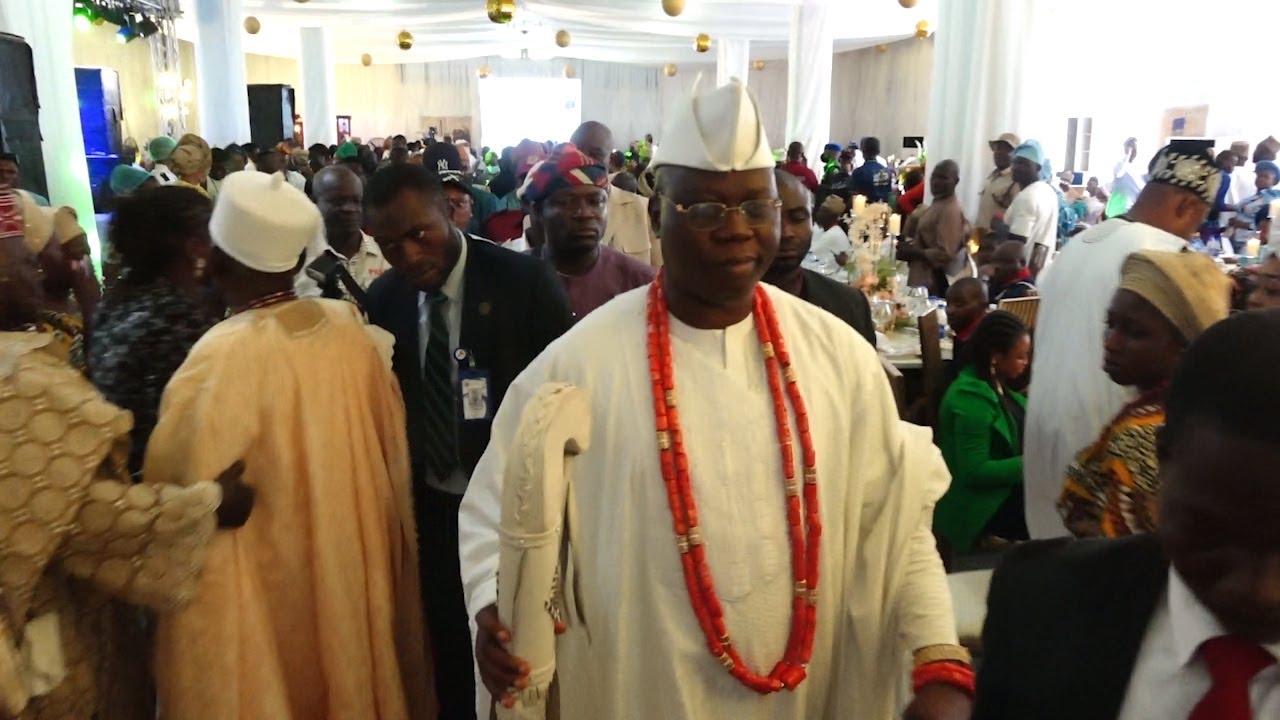 WATCH THE GLAMOROUS ARRIVAL OF GANI ADAMS AT OBA ISERI ONE YEARS ON ...